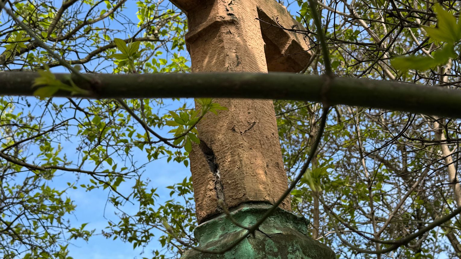 „Boję się, że coś spadnie mi na głowę”. Kapliczka przy Limanowskiego ...