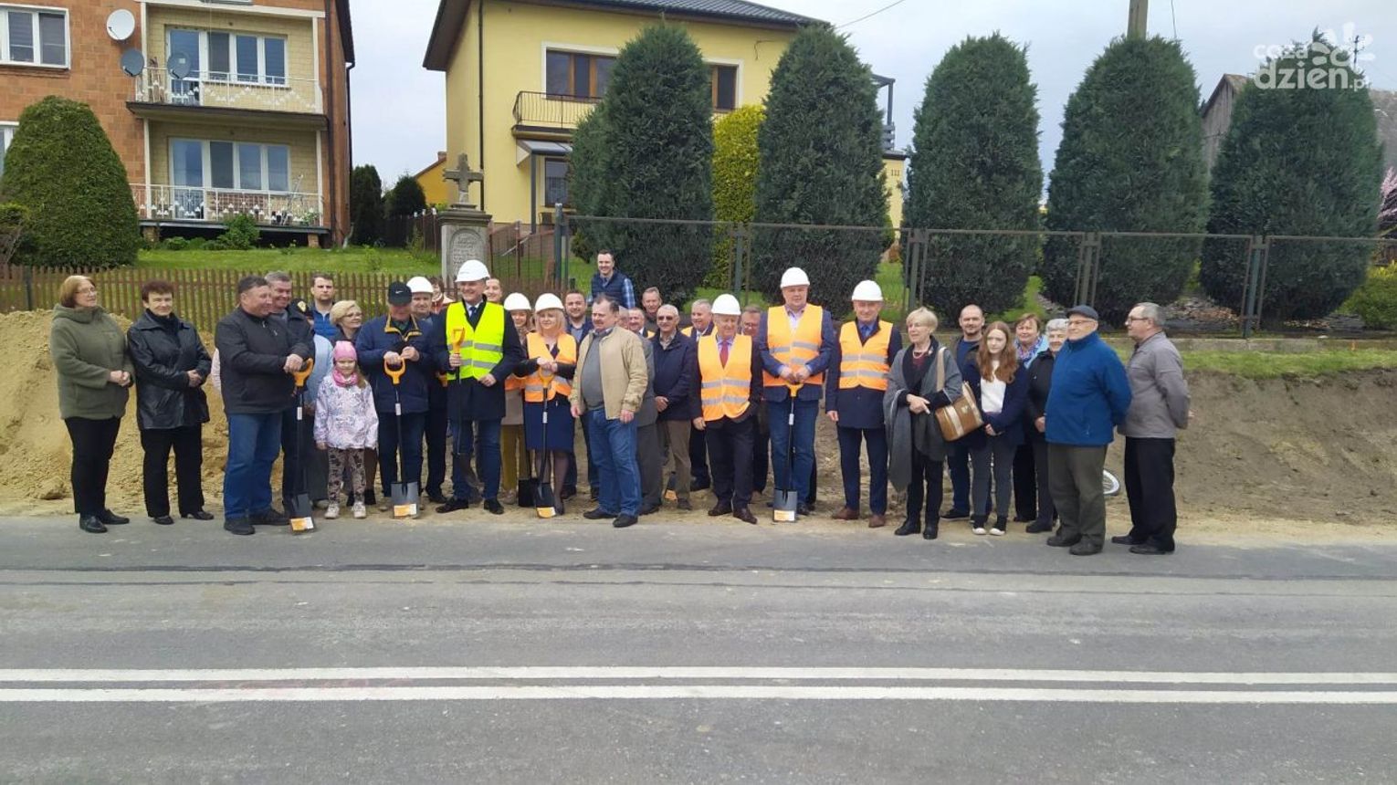 Informacje. Ruszyła przebudowa drogi wojewódzkiej w gminie Lipsko